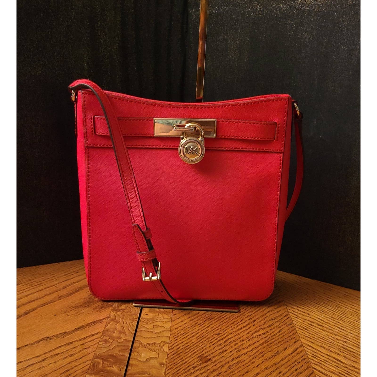 Michael Kors Hamilton Sling sell Bag