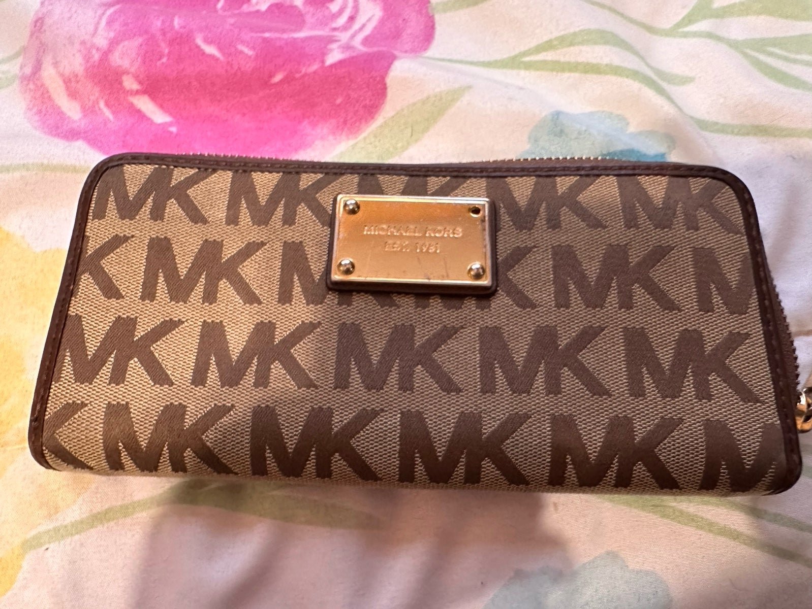 Michael Kors signature Bennett Large Brown Logo Wallet Clutch KORS Tan Bag Wrist Wallets
