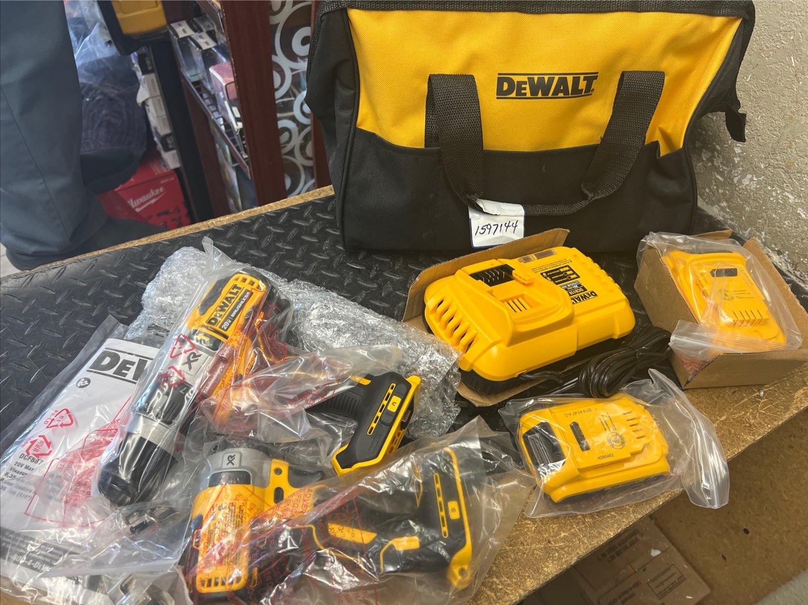 Dewalt dck299d1w1 store