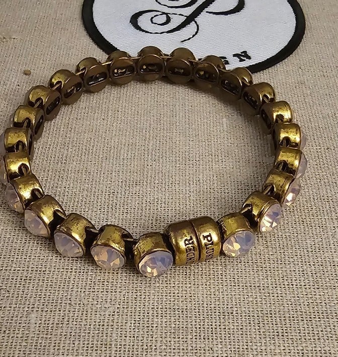 Plunder magnetic bracelets store