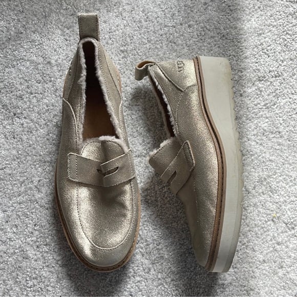 Ugg Atwater Gold Metallic Loafers Wedge Platform 7 Fur Lined Fall Loafers