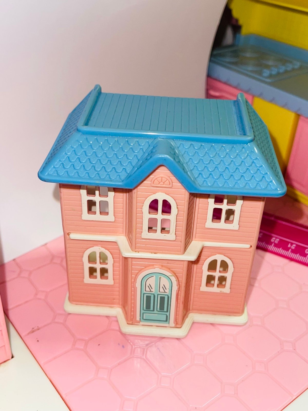 Little tikes pink dollhouse with blue roof store
