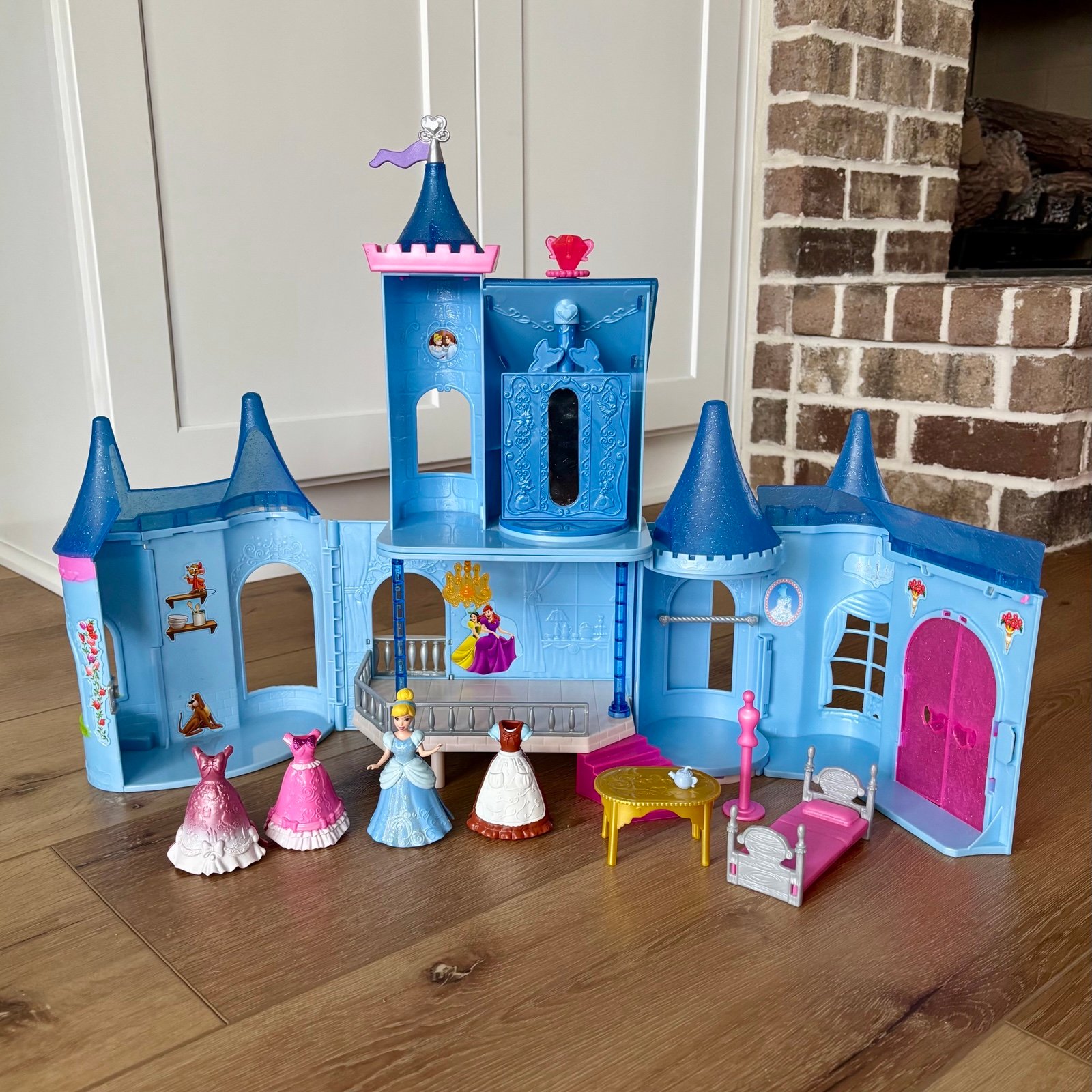 Disney Princess Cinderella Castle Play Set Magic Clip Doll with Dresses Dollhouses Play Sets